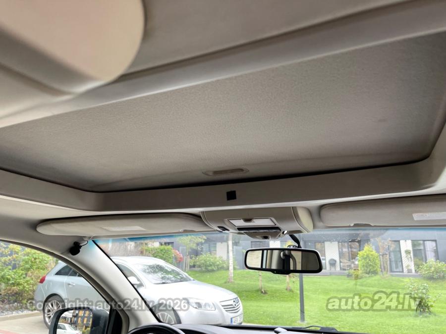 Grey Chrysler Grand Voyager 2009 in Tartu, with an engine capacity of 2.80 L and mileage of 281 thousand km for 3599 €, photo 17 on AUTOMOTO.COM.LV