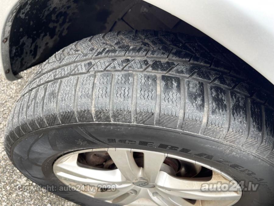 Grey Chrysler Grand Voyager 2009 in Tartu, with an engine capacity of 2.80 L and mileage of 281 thousand km for 3599 €, photo 18 on AUTOMOTO.COM.LV