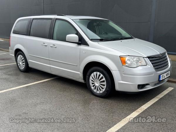 Pelēks Chrysler Grand Voyager 2010 Tallina, ar dzinēja tilpumu 2.80 L un nobraukumu 288 tūkst. km par 2800 €, foto 1 vietnē AUTOMOTO.COM.LV