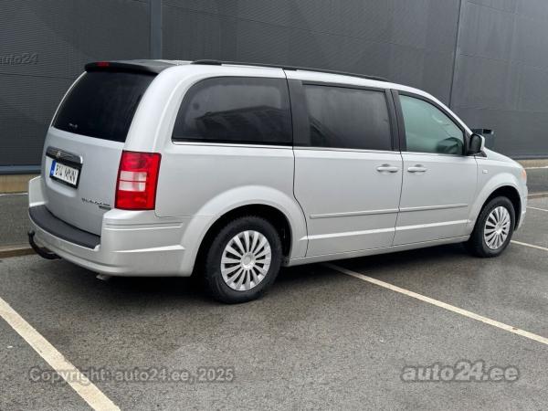 Grey Chrysler Grand Voyager 2010 in Tallinn, with an engine capacity of 2.80 L and mileage of 288 thousand km for 2800 €, photo 3 on AUTOMOTO.COM.LV