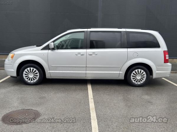 Grey Chrysler Grand Voyager 2010 in Tallinn, with an engine capacity of 2.80 L and mileage of 288 thousand km for 2800 €, photo 4 on AUTOMOTO.COM.LV