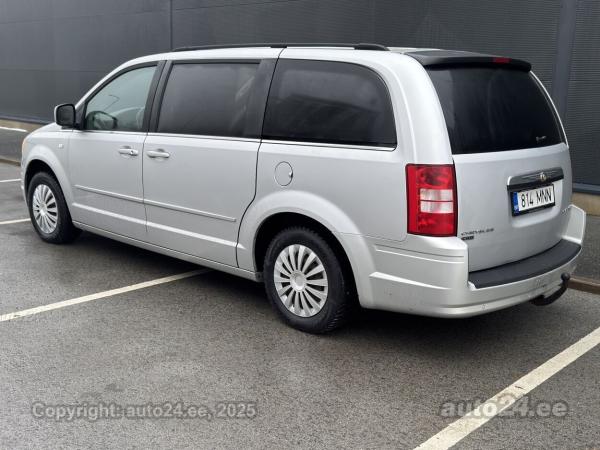 Grey Chrysler Grand Voyager 2010 in Tallinn, with an engine capacity of 2.80 L and mileage of 288 thousand km for 2800 €, photo 5 on AUTOMOTO.COM.LV