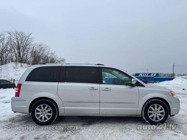 Pelēks Chrysler Grand Voyager 2010 Tallina, ar dzinēja tilpumu 2.80 L un nobraukumu 252 tūkst. km par 4999 €, foto 6 vietnē AUTOMOTO.COM.LV