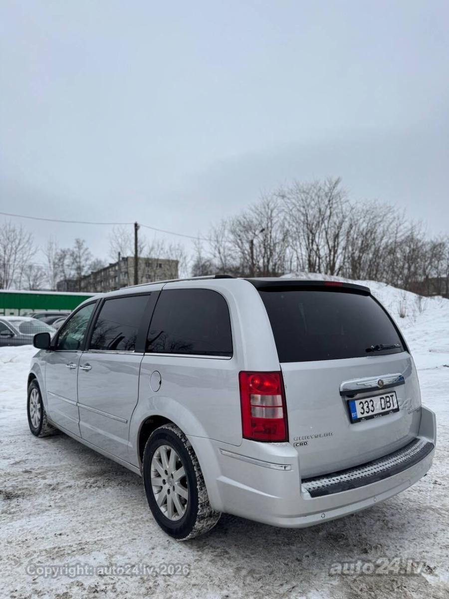 Grey Chrysler Grand Voyager 2010 in Tallinn, with an engine capacity of 2.80 L and mileage of 252 thousand km for 4999 €, photo 8 on AUTOMOTO.COM.LV