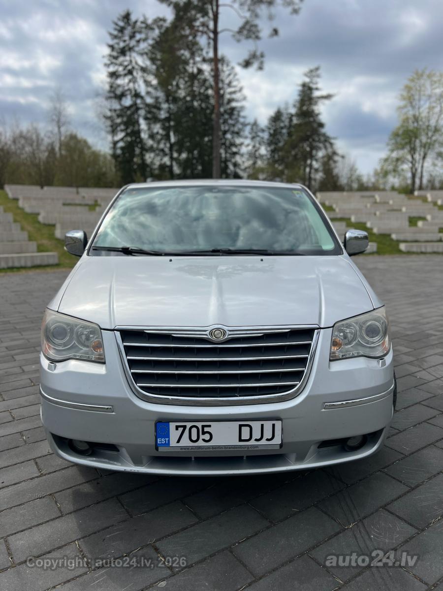 Pelēks Chrysler Grand Voyager 2010 Rapla, ar dzinēja tilpumu 2.80 L un nobraukumu 223 tūkst. km par 4444 €, foto 3 vietnē AUTOMOTO.COM.LV