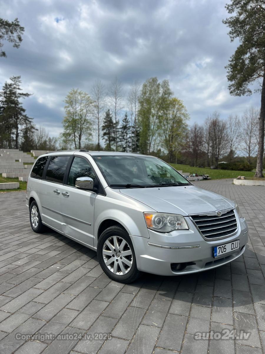 Pelēks Chrysler Grand Voyager 2010 Rapla, ar dzinēja tilpumu 2.80 L un nobraukumu 223 tūkst. km par 4444 €, foto 4 vietnē AUTOMOTO.COM.LV