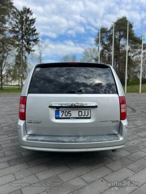 Pelēks Chrysler Grand Voyager 2010 Rapla, ar dzinēja tilpumu 2.80 L un nobraukumu 223 tūkst. km par 4444 €, foto 5 vietnē AUTOMOTO.COM.LV