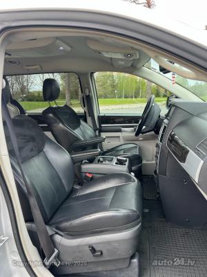 Pelēks Chrysler Grand Voyager 2010 Rapla, ar dzinēja tilpumu 2.80 L un nobraukumu 223 tūkst. km par 4444 €, foto 8 vietnē AUTOMOTO.COM.LV
