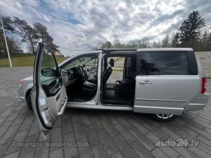 Pelēks Chrysler Grand Voyager 2010 Rapla, ar dzinēja tilpumu 2.80 L un nobraukumu 223 tūkst. km par 4444 €, foto 9 vietnē AUTOMOTO.COM.LV