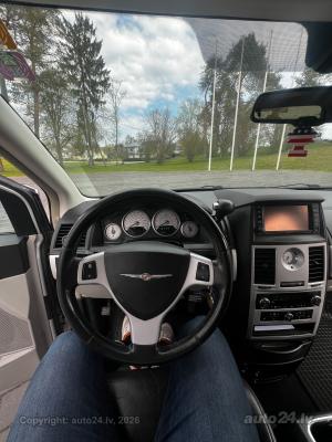 Pelēks Chrysler Grand Voyager 2010 Rapla, ar dzinēja tilpumu 2.80 L un nobraukumu 223 tūkst. km par 4444 €, foto 11 vietnē AUTOMOTO.COM.LV