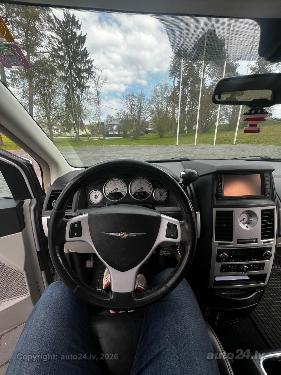 Pelēks Chrysler Grand Voyager 2010 Rapla, ar dzinēja tilpumu 2.80 L un nobraukumu 223 tūkst. km par 4444 €, foto 11 vietnē AUTOMOTO.COM.LV