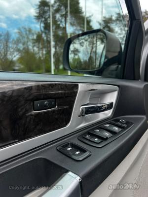 Pelēks Chrysler Grand Voyager 2010 Rapla, ar dzinēja tilpumu 2.80 L un nobraukumu 223 tūkst. km par 4444 €, foto 12 vietnē AUTOMOTO.COM.LV