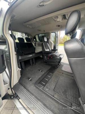 Pelēks Chrysler Grand Voyager 2010 Rapla, ar dzinēja tilpumu 2.80 L un nobraukumu 223 tūkst. km par 4444 €, foto 14 vietnē AUTOMOTO.COM.LV