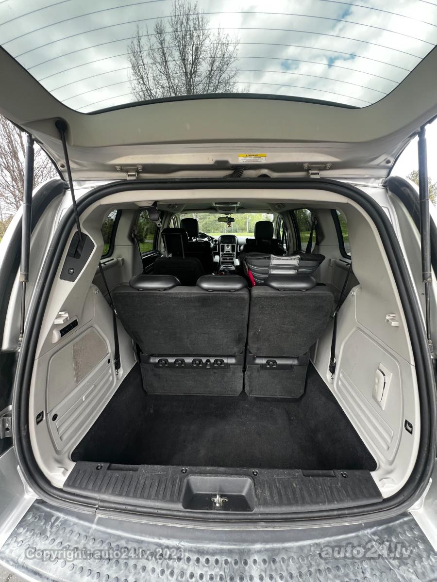 Pelēks Chrysler Grand Voyager 2010 Rapla, ar dzinēja tilpumu 2.80 L un nobraukumu 223 tūkst. km par 4444 €, foto 16 vietnē AUTOMOTO.COM.LV