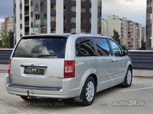 Grey Chrysler Grand Voyager 2010 in Tallinn, with an engine capacity of 2.80 L and mileage of 257 thousand km for 4998 €, photo 5 on AUTOMOTO.COM.LV
