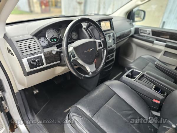 Chrysler Grand Voyager 2010 in Tallinn on AUTOMOTO.COM.LV Grey Chrysler Grand Voyager 2010 in Tallinn, with an engine capacity of 2.80 L and mileage of 257 thousand km for 4998 €, photo 7 on AUTOMOTO.COM.LV