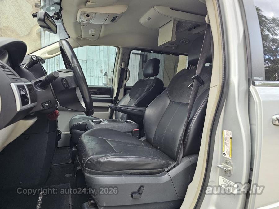Grey Chrysler Grand Voyager 2010 in Tallinn, with an engine capacity of 2.80 L and mileage of 257 thousand km for 4998 €, photo 8 on AUTOMOTO.COM.LV