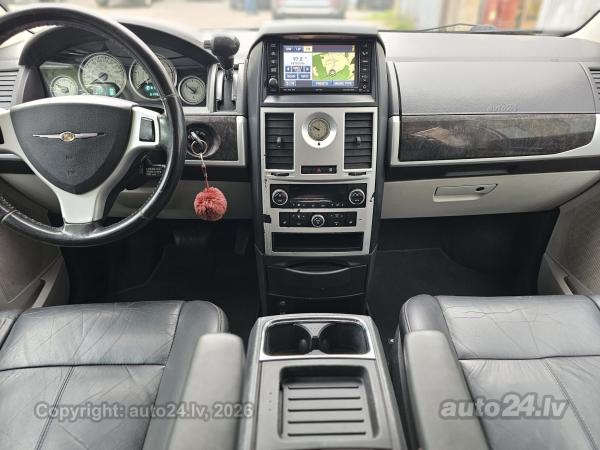 Chrysler Grand Voyager 2010 in Tallinn on AUTOMOTO.COM.LV Grey Chrysler Grand Voyager 2010 in Tallinn, with an engine capacity of 2.80 L and mileage of 257 thousand km for 4998 €, photo 9 on AUTOMOTO.COM.LV