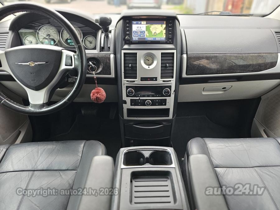 Grey Chrysler Grand Voyager 2010 in Tallinn, with an engine capacity of 2.80 L and mileage of 257 thousand km for 4998 €, photo 9 on AUTOMOTO.COM.LV