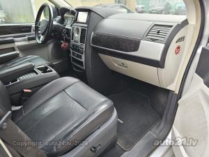 Grey Chrysler Grand Voyager 2010 in Tallinn, with an engine capacity of 2.80 L and mileage of 257 thousand km for 4998 €, photo 10 on AUTOMOTO.COM.LV