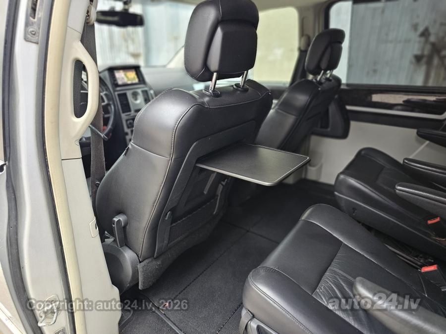 Grey Chrysler Grand Voyager 2010 in Tallinn, with an engine capacity of 2.80 L and mileage of 257 thousand km for 4998 €, photo 11 on AUTOMOTO.COM.LV