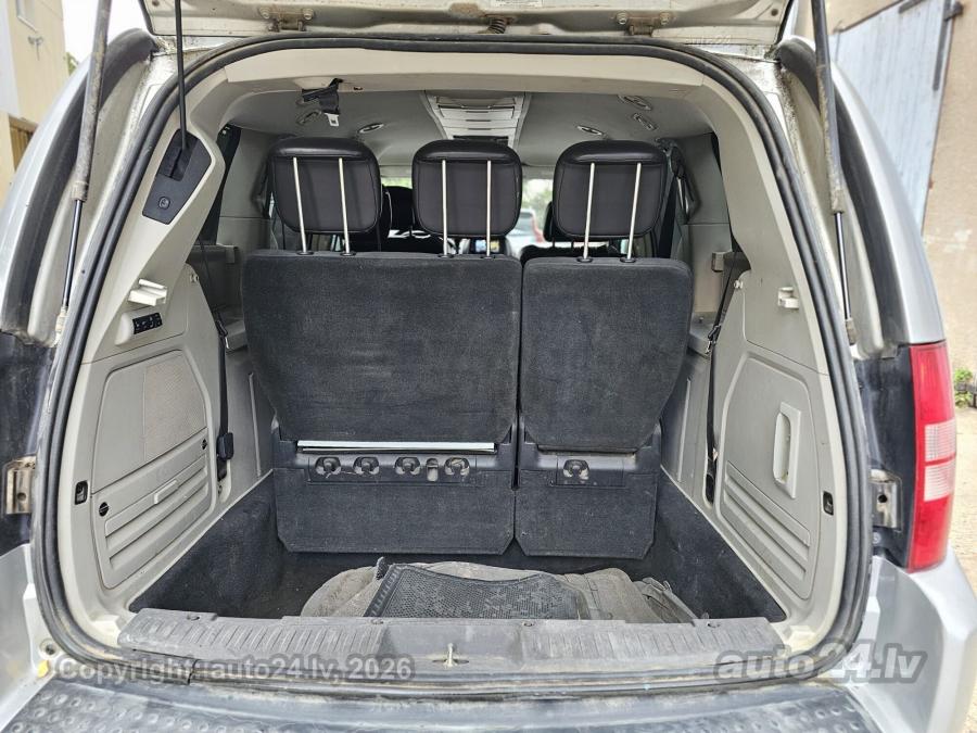 Grey Chrysler Grand Voyager 2010 in Tallinn, with an engine capacity of 2.80 L and mileage of 257 thousand km for 4998 €, photo 13 on AUTOMOTO.COM.LV