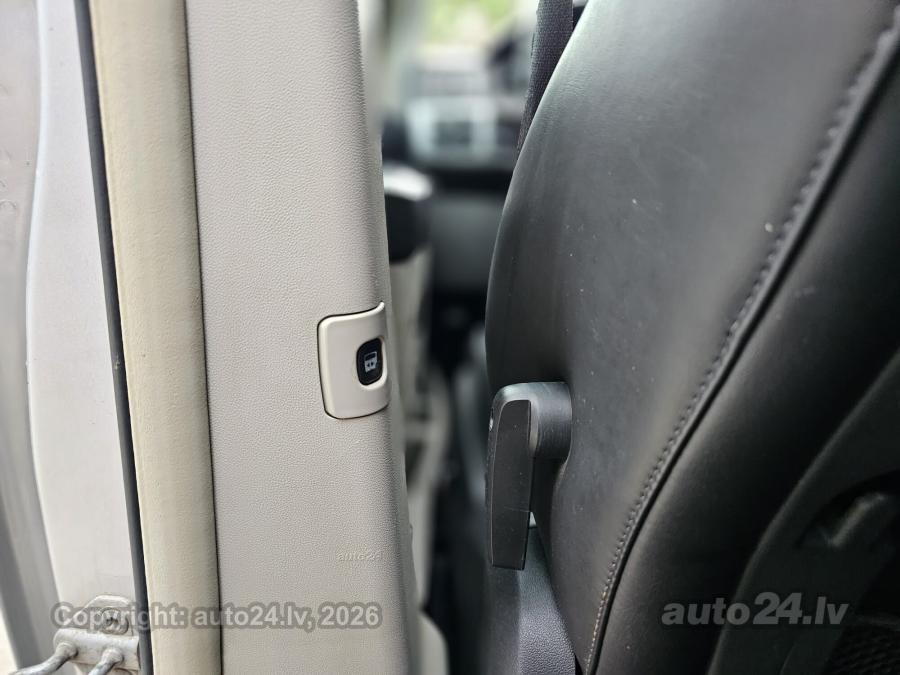 Grey Chrysler Grand Voyager 2010 in Tallinn, with an engine capacity of 2.80 L and mileage of 257 thousand km for 4998 €, photo 14 on AUTOMOTO.COM.LV