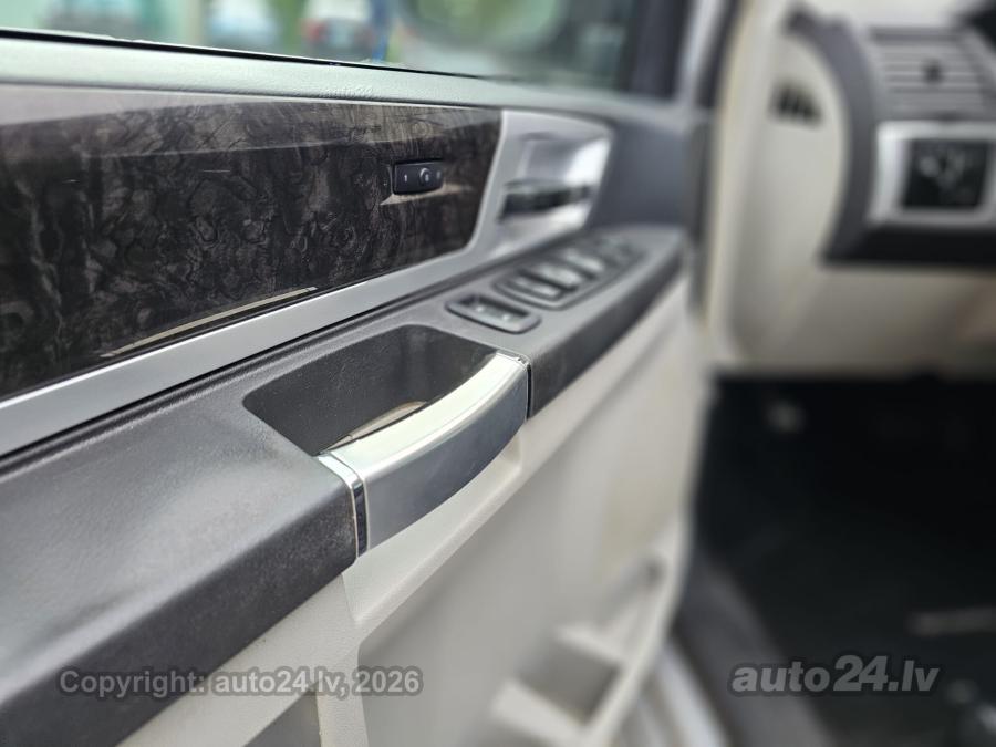 Grey Chrysler Grand Voyager 2010 in Tallinn, with an engine capacity of 2.80 L and mileage of 257 thousand km for 4998 €, photo 15 on AUTOMOTO.COM.LV
