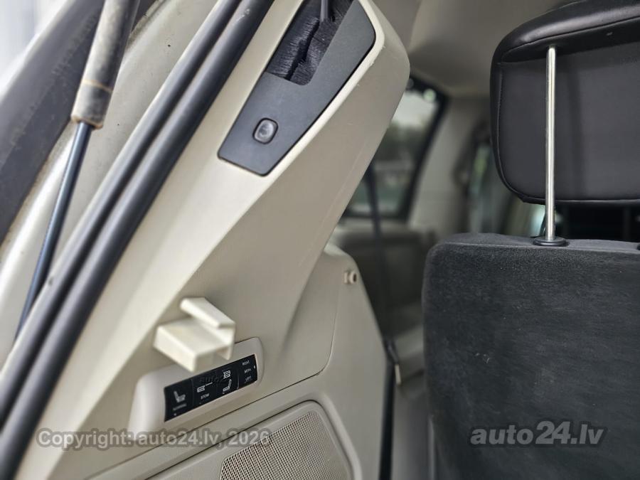 Grey Chrysler Grand Voyager 2010 in Tallinn, with an engine capacity of 2.80 L and mileage of 257 thousand km for 4998 €, photo 16 on AUTOMOTO.COM.LV