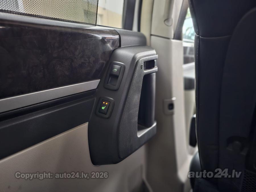 Grey Chrysler Grand Voyager 2010 in Tallinn, with an engine capacity of 2.80 L and mileage of 257 thousand km for 4998 €, photo 18 on AUTOMOTO.COM.LV