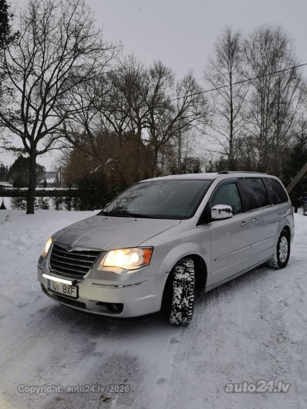 Pelēks Chrysler Grand Voyager 2011 Pērnava, ar dzinēja tilpumu 2.80 L un nobraukumu 351 tūkst. km par 6200 €, foto 1 vietnē AUTOMOTO.COM.LV