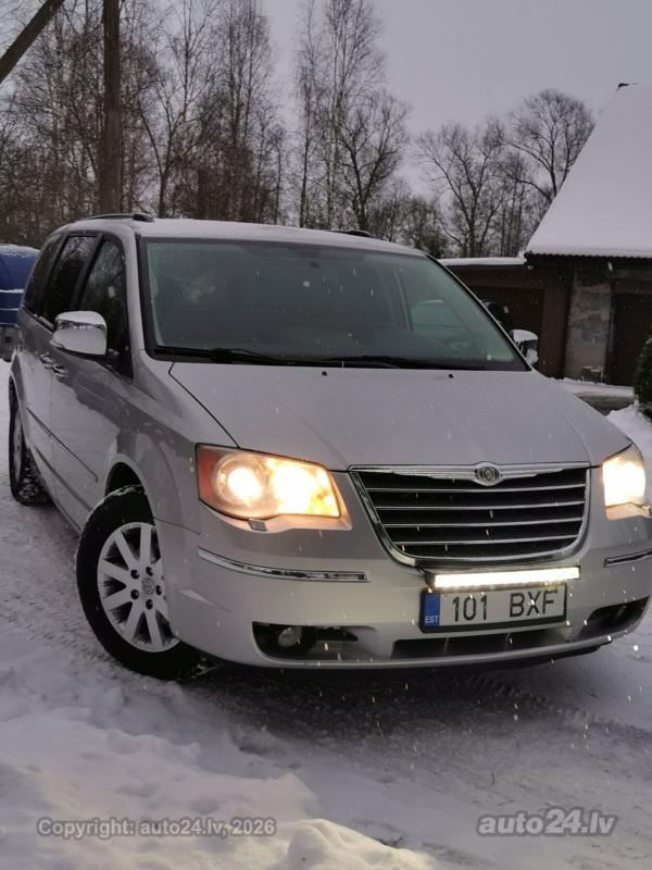 Pelēks Chrysler Grand Voyager 2011 Pērnava, ar dzinēja tilpumu 2.80 L un nobraukumu 351 tūkst. km par 6200 €, foto 2 vietnē AUTOMOTO.COM.LV