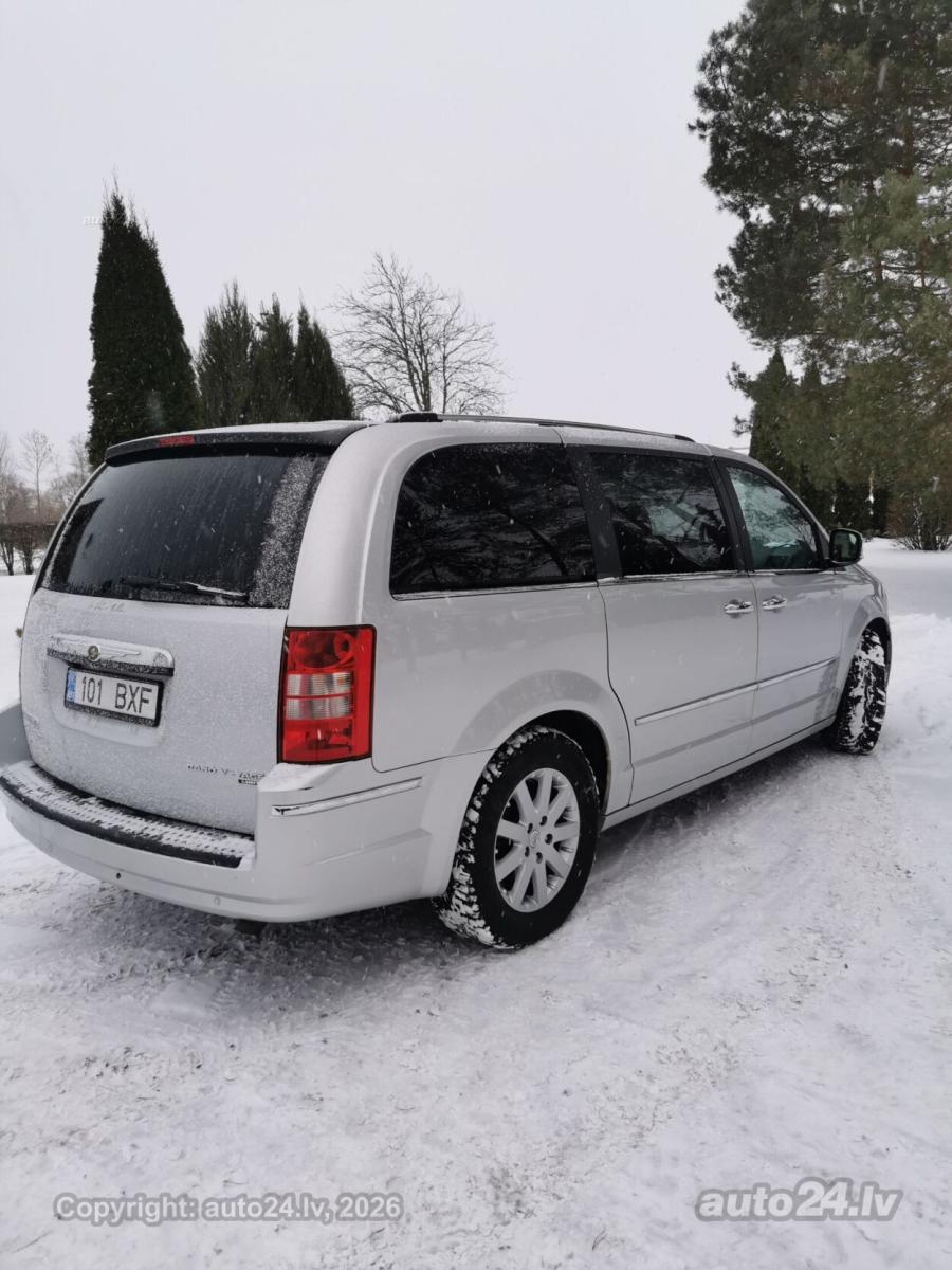 Grey Chrysler Grand Voyager 2011 in Parnu, with an engine capacity of 2.80 L and mileage of 351 thousand km for 6200 €, photo 3 on AUTOMOTO.COM.LV