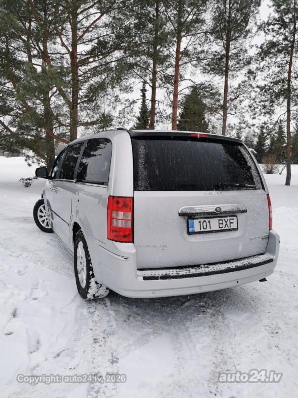 Pelēks Chrysler Grand Voyager 2011 Pērnava, ar dzinēja tilpumu 2.80 L un nobraukumu 351 tūkst. km par 6200 €, foto 4 vietnē AUTOMOTO.COM.LV