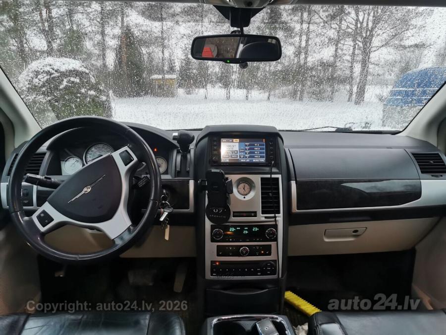 Grey Chrysler Grand Voyager 2011 in Parnu, with an engine capacity of 2.80 L and mileage of 351 thousand km for 6200 €, photo 6 on AUTOMOTO.COM.LV