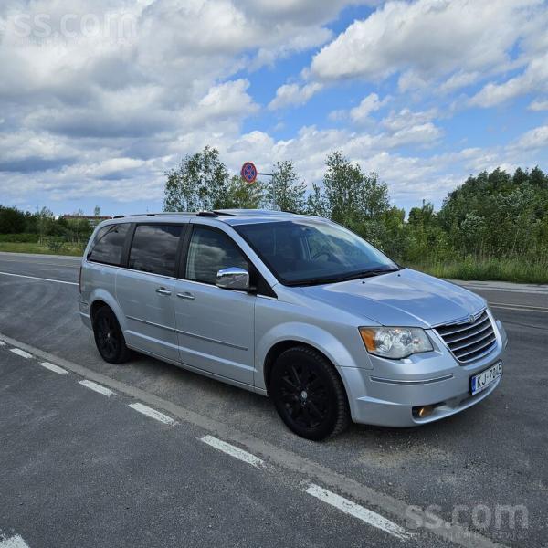 Chrysler Grand Voyager 2008 Rīga, ar dzinēja tilpumu 2.80 L un nobraukumu 252 tūkst. km par 4000 €, foto 3 vietnē AUTOMOTO.COM.LV
