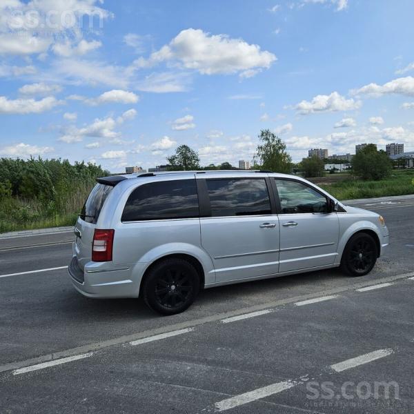 Chrysler Grand Voyager 2008 Rīga, ar dzinēja tilpumu 2.80 L un nobraukumu 252 tūkst. km par 4000 €, foto 4 vietnē AUTOMOTO.COM.LV