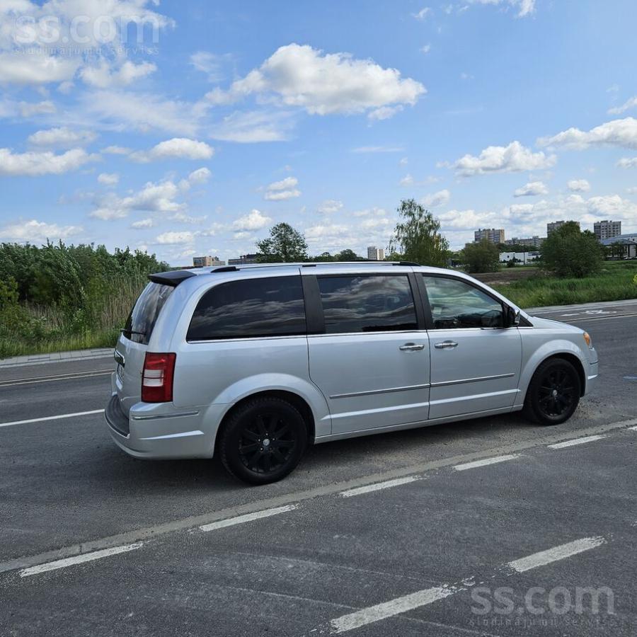 Chrysler Grand Voyager 2008 Rīga, ar dzinēja tilpumu 2.80 L un nobraukumu 252 tūkst. km par 4000 €, foto 4 vietnē AUTOMOTO.COM.LV