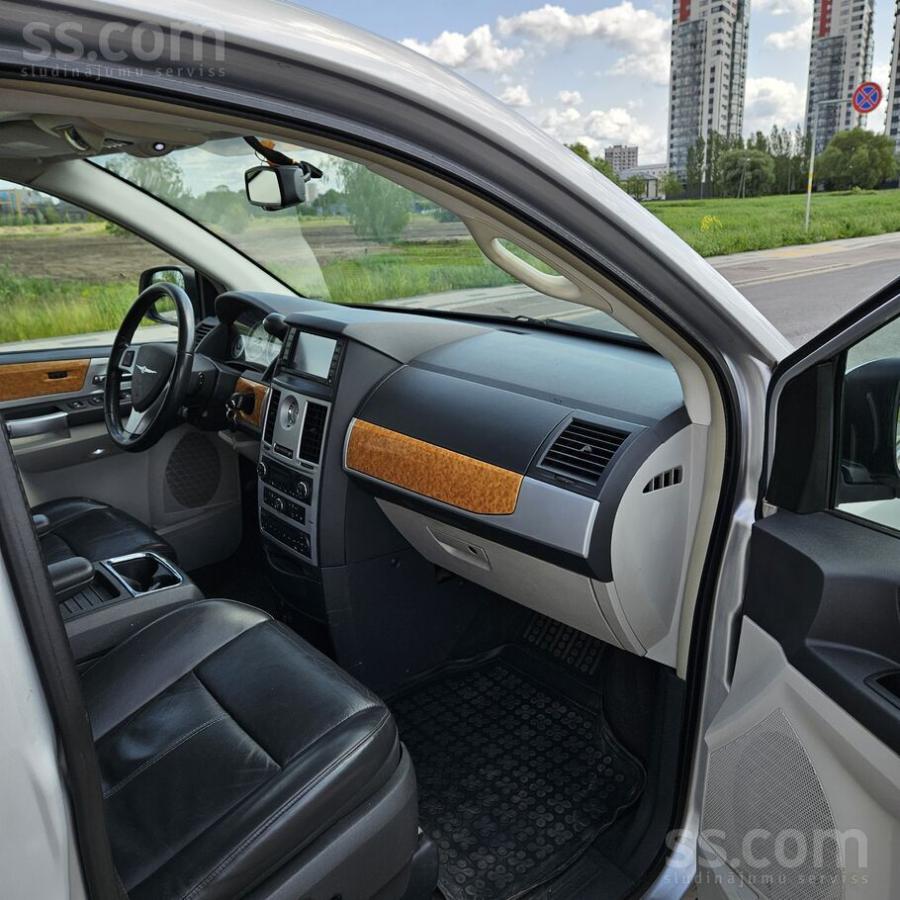 Chrysler Grand Voyager 2008 Rīga, ar dzinēja tilpumu 2.80 L un nobraukumu 252 tūkst. km par 4000 €, foto 6 vietnē AUTOMOTO.COM.LV