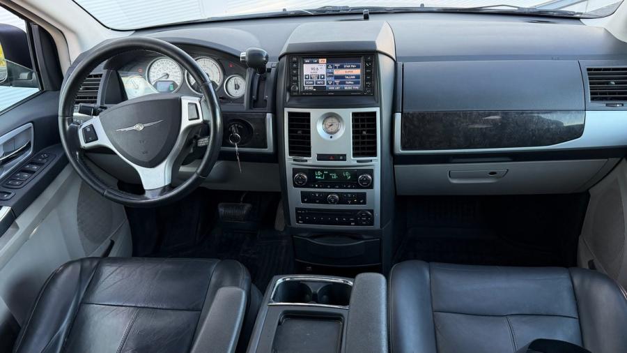 Chrysler Grand Voyager 2010 Tallina, ar dzinēja tilpumu 0.00 L un nobraukumu 230 tūkst. km par 6200 €, foto 16 vietnē AUTOMOTO.COM.LV