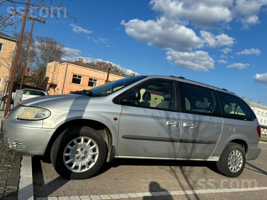 Chrysler Grand Voyager 2003 in Rezekne, with an engine capacity of 2.50 L and mileage of 410 thousand km for 1100 €, photo 1 on AUTOMOTO.COM.LV