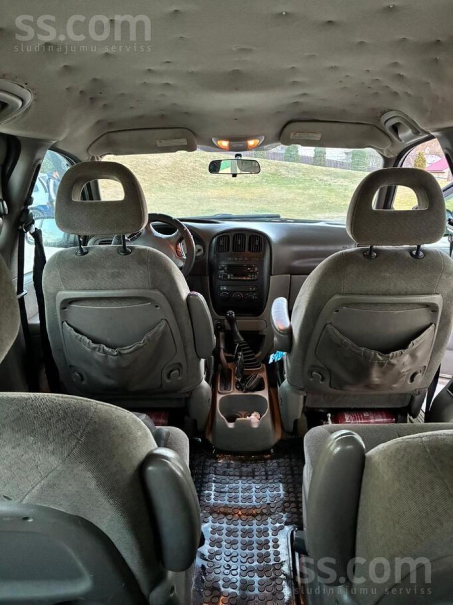 Chrysler Grand Voyager 2003 in Rezekne, with an engine capacity of 2.50 L and mileage of 410 thousand km for 1100 €, photo 6 on AUTOMOTO.COM.LV