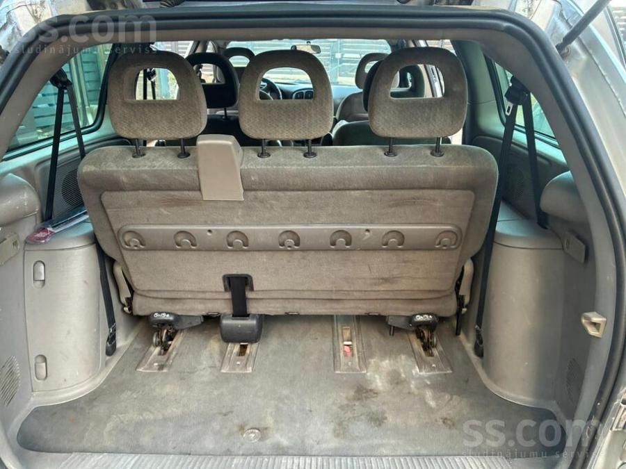 Chrysler Grand Voyager 2003 in Rezekne, with an engine capacity of 2.50 L and mileage of 410 thousand km for 1100 €, photo 8 on AUTOMOTO.COM.LV