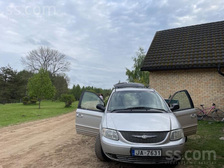 Chrysler Grand Voyager 2003 in Cesis, with an engine capacity of 3.30 L and mileage of 297 thousand km for 1800 €, photo 1 on AUTOMOTO.COM.LV