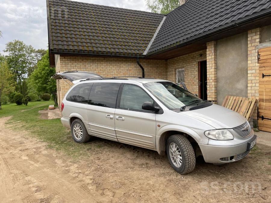 Chrysler Grand Voyager 2003 in Cesis, with an engine capacity of 3.30 L and mileage of 297 thousand km for 1800 €, photo 3 on AUTOMOTO.COM.LV
