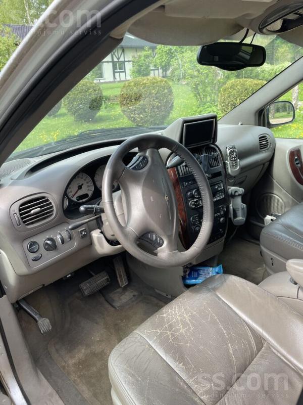 Chrysler Grand Voyager 2003 Cēsis, ar dzinēja tilpumu 3.30 L un nobraukumu 297 tūkst. km par 1800 €, foto 5 vietnē AUTOMOTO.COM.LV