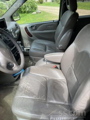 Chrysler Grand Voyager 2003 in Cesis, with an engine capacity of 3.30 L and mileage of 297 thousand km for 1800 €, photo 7 on AUTOMOTO.COM.LV