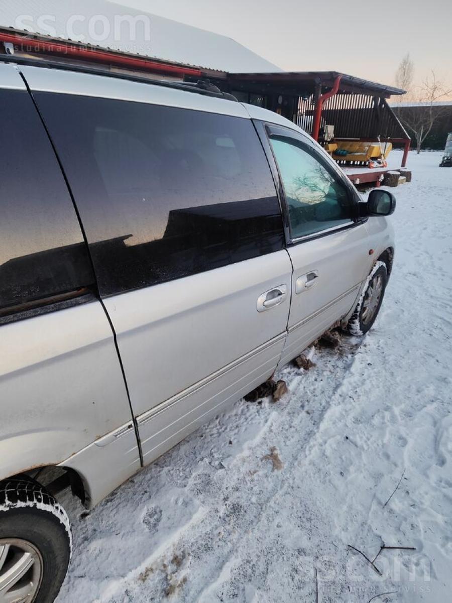 Chrysler Grand Voyager 2004 Rīga, ar dzinēja tilpumu 2.80 L un nobraukumu 513 tūkst. km par 1000 €, foto 3 vietnē AUTOMOTO.COM.LV