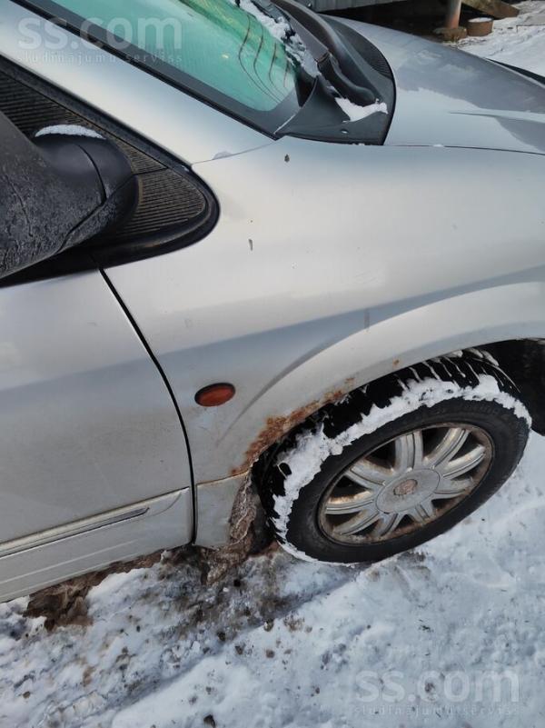 Chrysler Grand Voyager 2004 in Riga, with an engine capacity of 2.80 L and mileage of 513 thousand km for 1000 €, photo 7 on AUTOMOTO.COM.LV