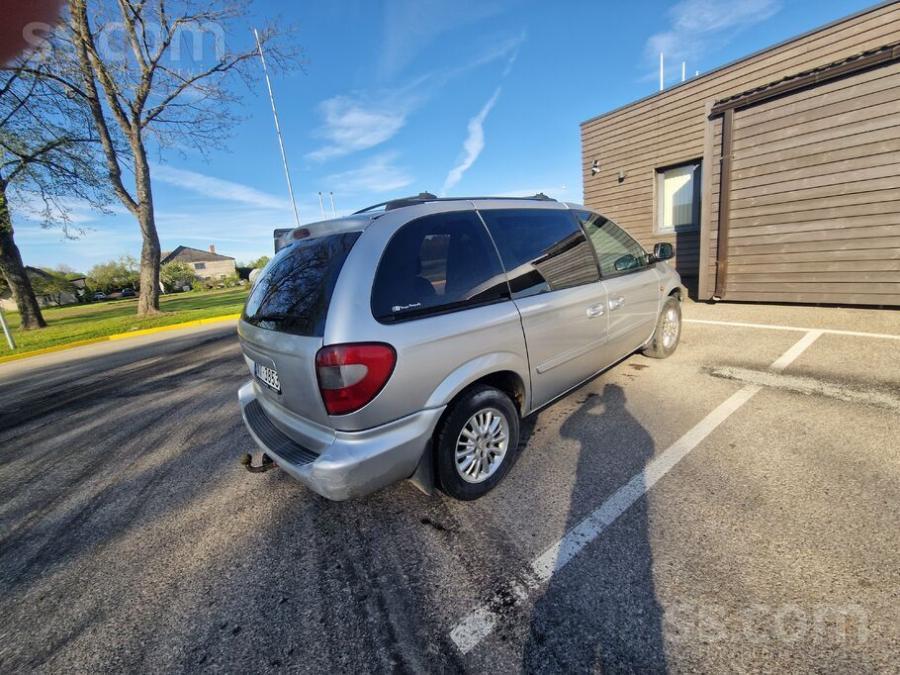 Chrysler Grand Voyager 2005 in Riga, with an engine capacity of 2.80 L and mileage of 304 thousand km for 1600 €, photo 3 on AUTOMOTO.COM.LV